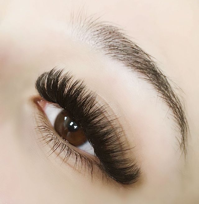 What Causes Eyelash Extensions to Fall Off Quickly – Fadlash